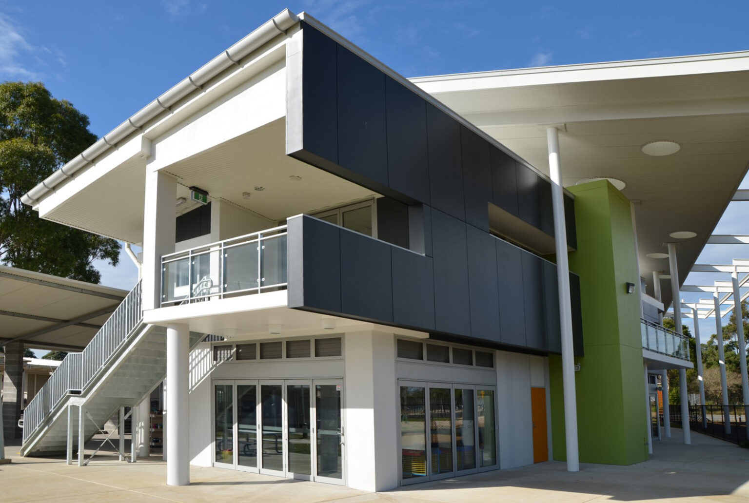 Series 410 FoldMASTER™ Bi-fold Door (bottom rolling) - Design Window ...